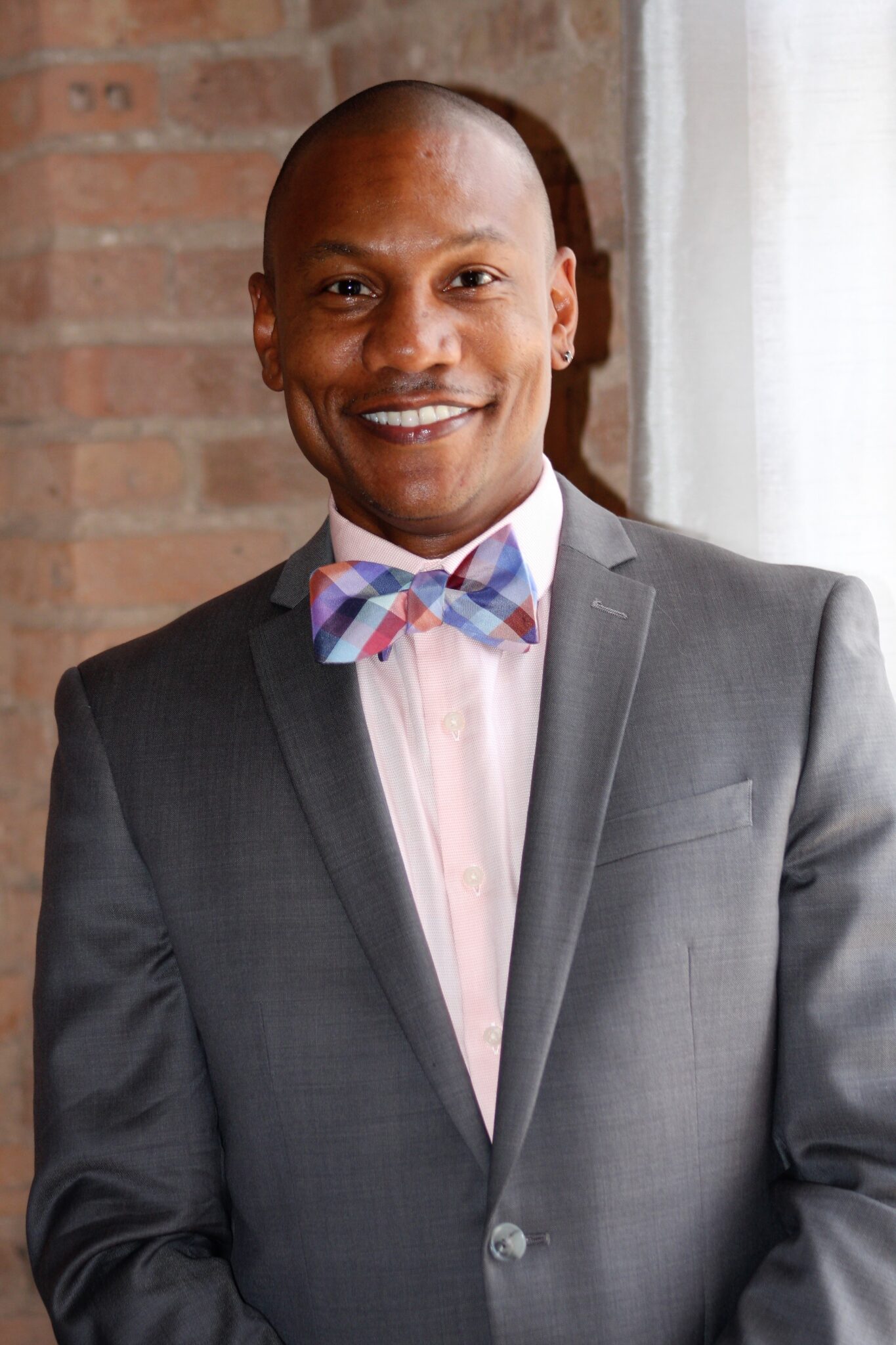 Staff Introduction - Larry's Barber College | Larry Robert's, Jr.